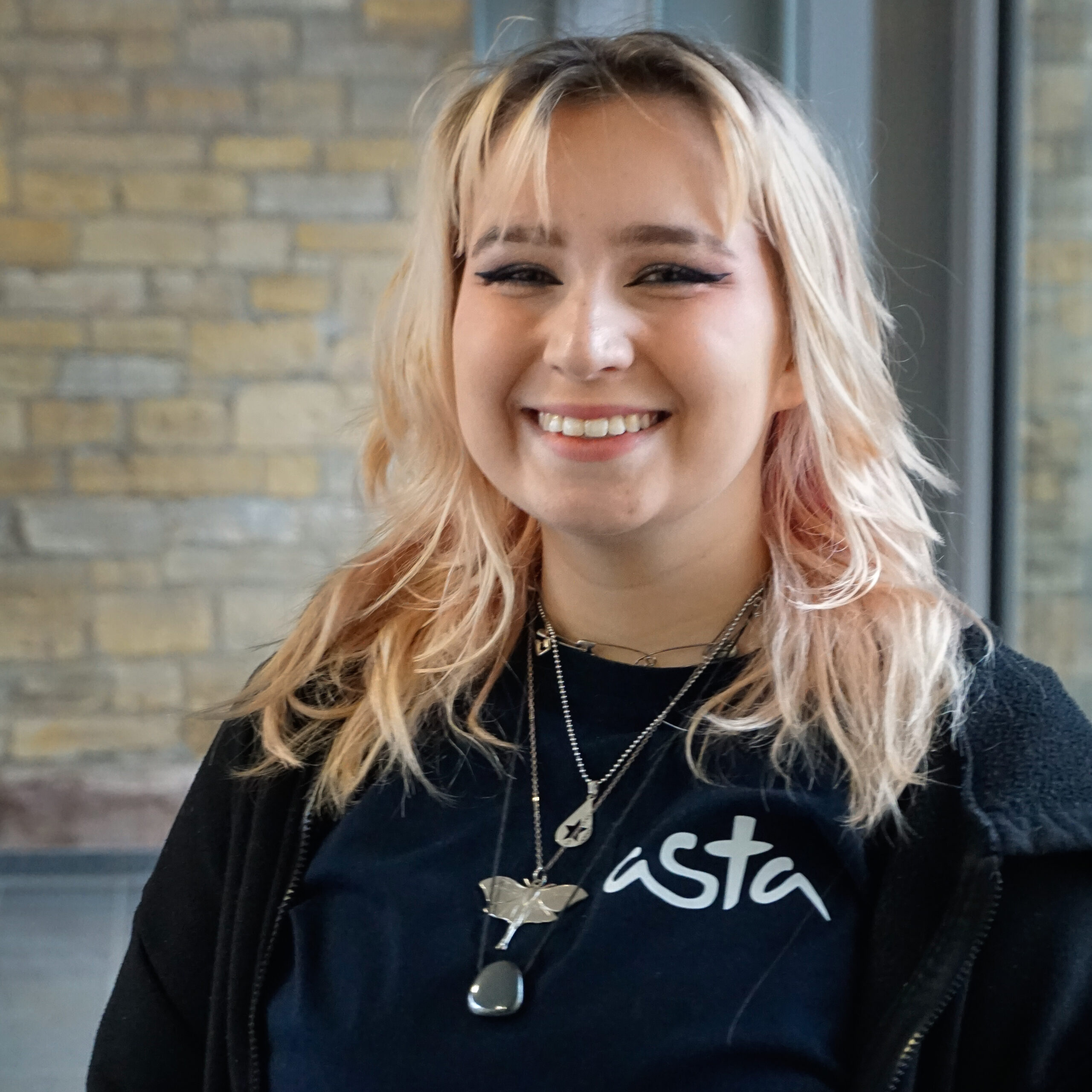 Linnie/Polina Ivanov - hochschulfreunde